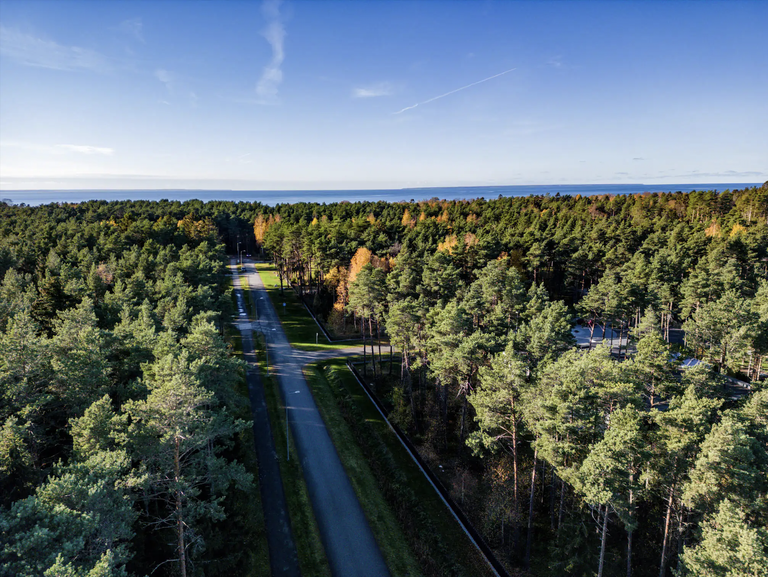 VAATA PILTE: Linna lähedal, metsa sees ja mere ääres – just Laheperel ...