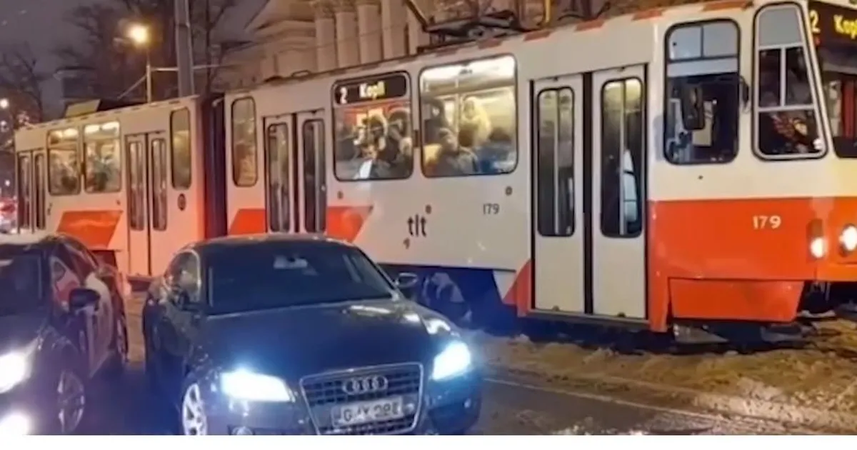 FOTO JA VIDEOD Tallinlanna trammi kokkupõrkest autoga: käis pauk ja ...
