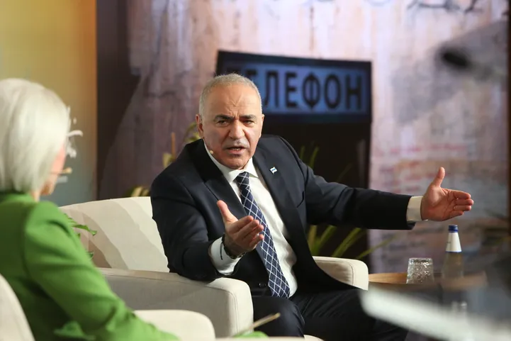 GARRI KASPAROV Venelasi tuleb veenda, et impeerium on surnud