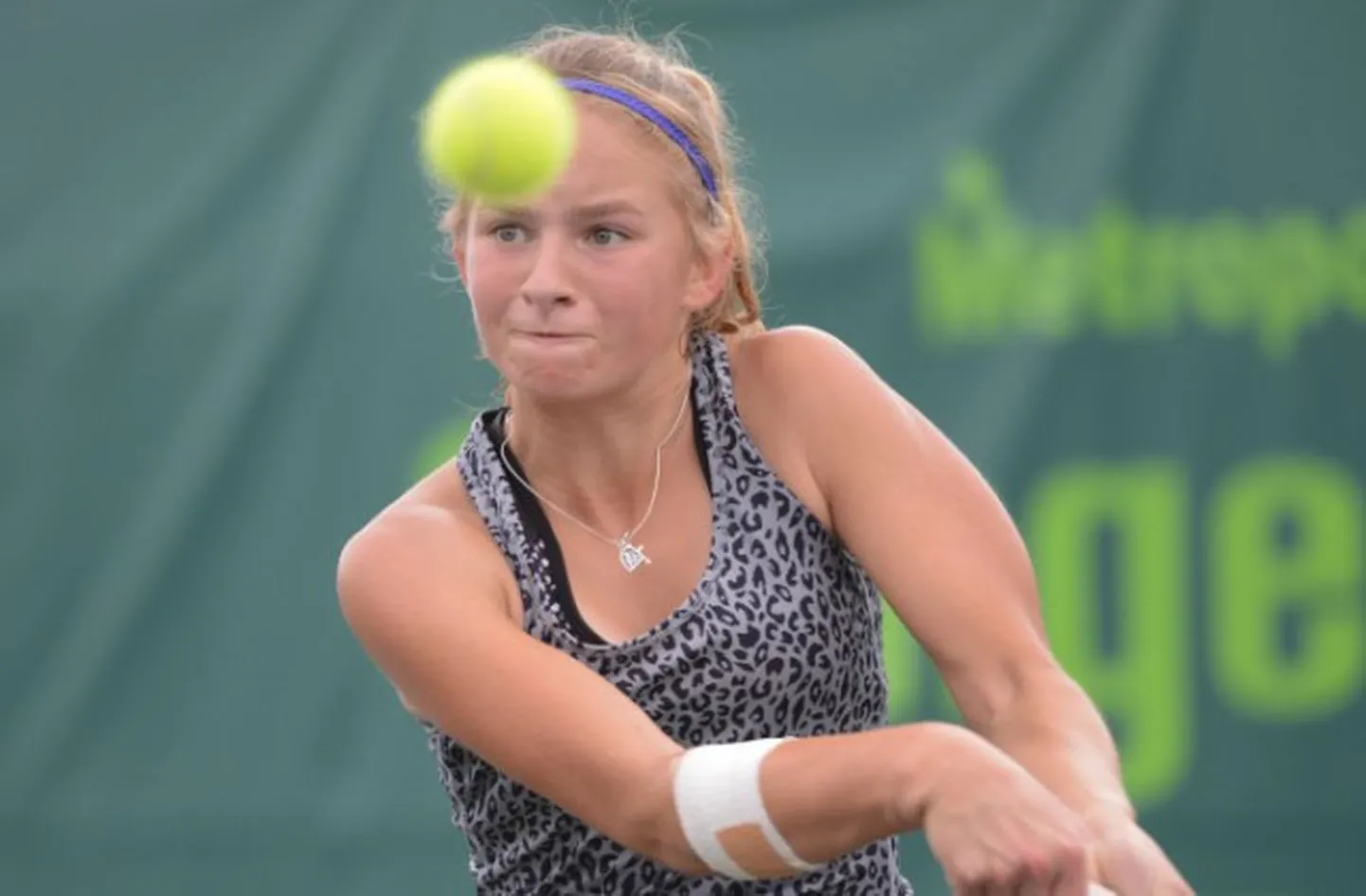 Latvijas tenisiste Vismane iekļūst Vimbldonas junioru dubultspēļu ...