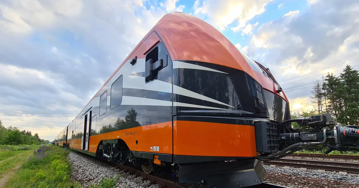 PILDID Uus Elroni rong jõudis Tartu lähistele