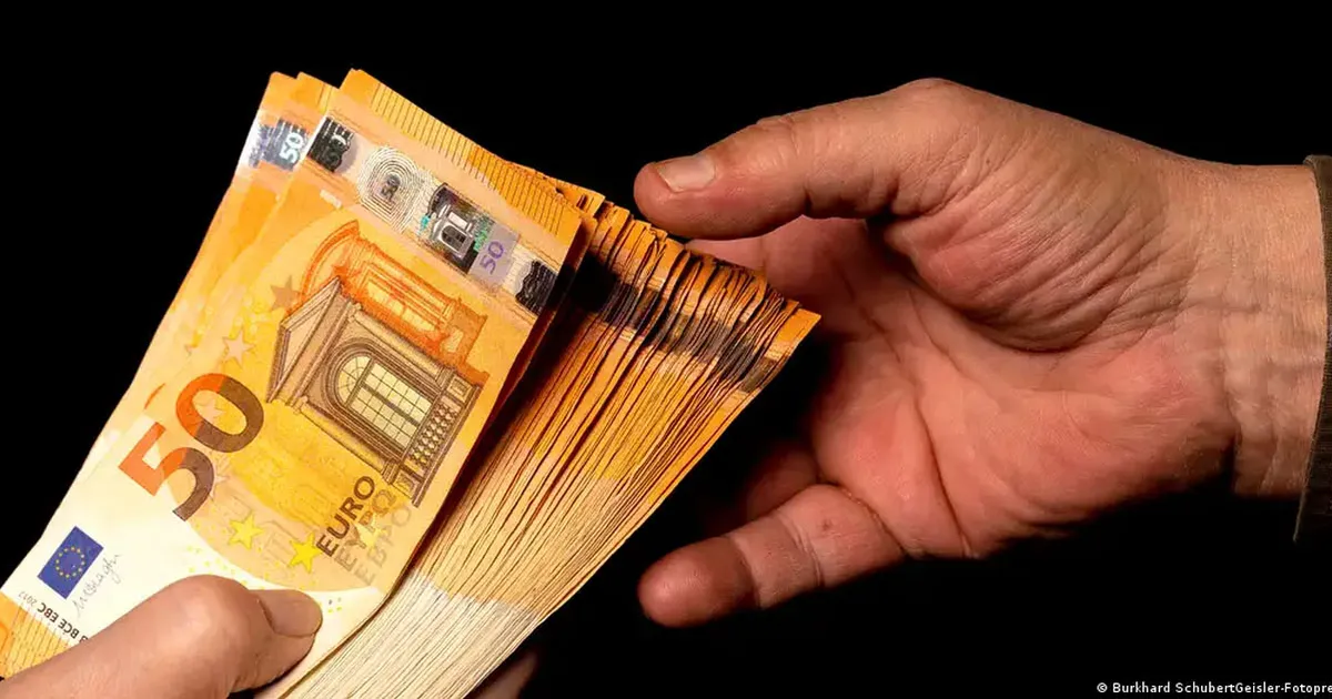 Eakad naised saatsid pakiautomaadist kelmidele tuhandeid eurosid