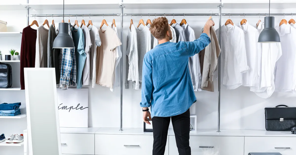 Ekspert selgitab, miks tuleks riideid voltimise asemel kappi riputada ...