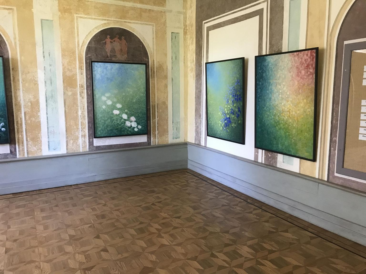 Ivo Ridalaan näitab Kiltsi mõisas abstraktseid lilli ja klassikute koopiaid