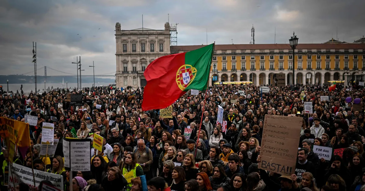 Lissabonis protestisid kümned tuhanded Portugali õpetajad