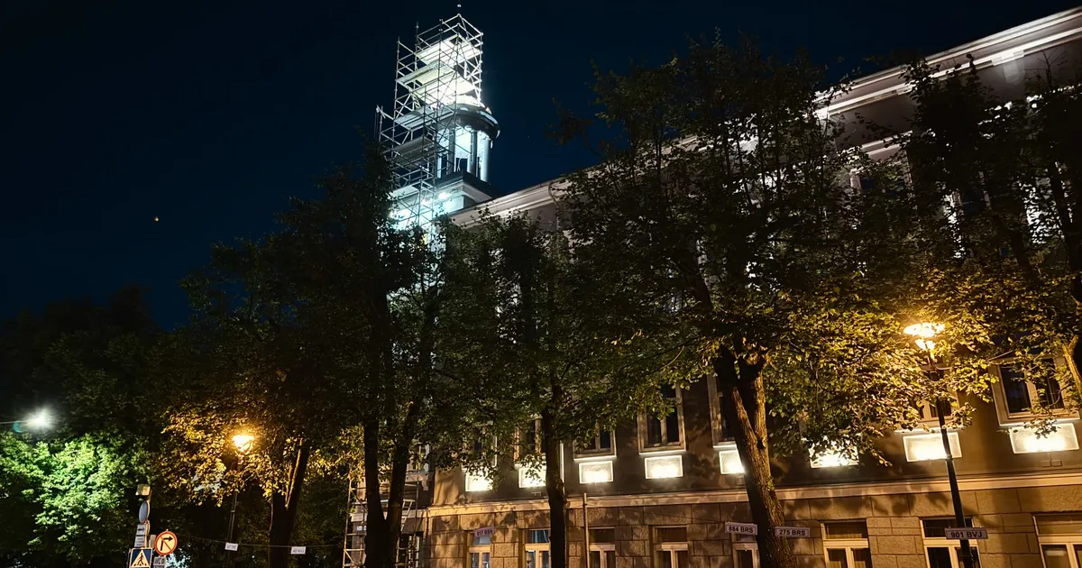 Narva linnavalitsuse hoone on juba neljandat nädalat riigiliputa