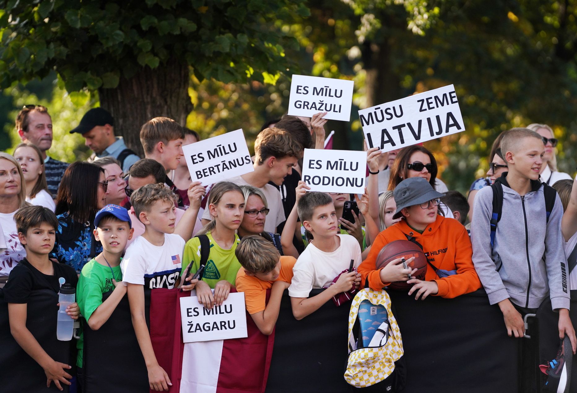 "Banki paņem minūti, līdzjutēji nervozi." Pašmāju interneta hits ...