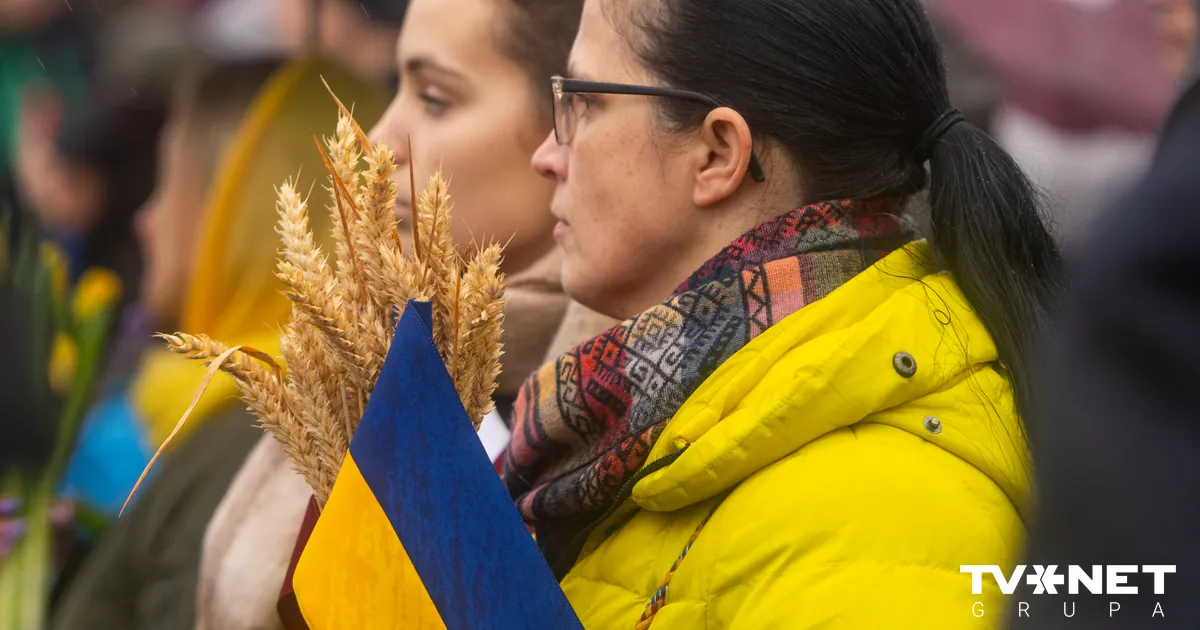FOTO UN VIDEO Ukrainas atbalsta pasākumā pie Brīvības pieminekļa ...