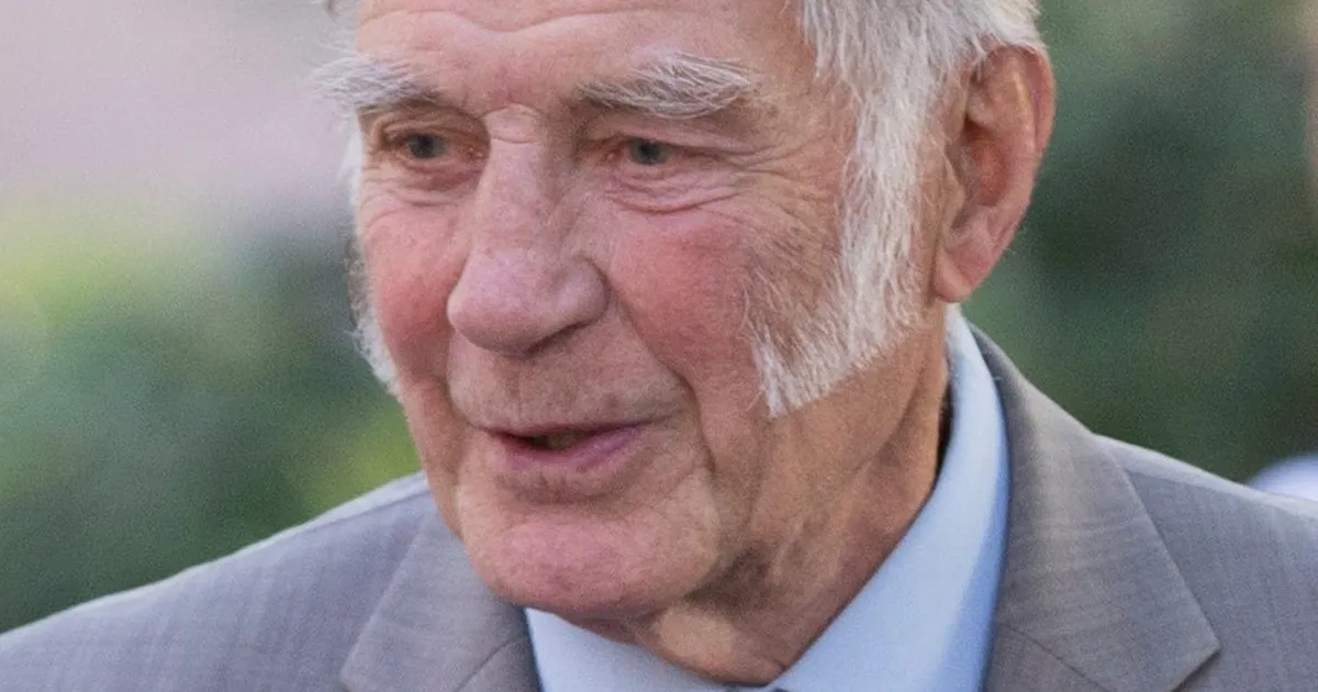 Suri laulja Uno Loop