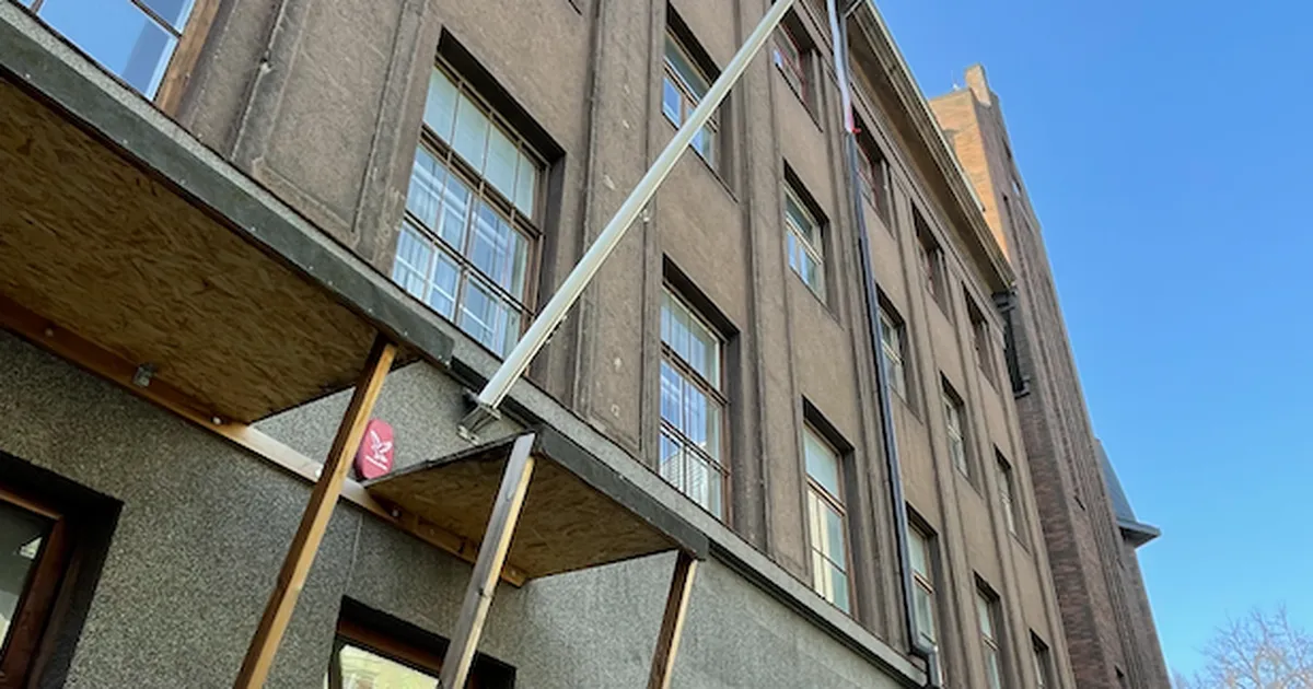 FOTOD Tartus asuva Vene suursaatkonna kontori eest pandi pihta Vene ...