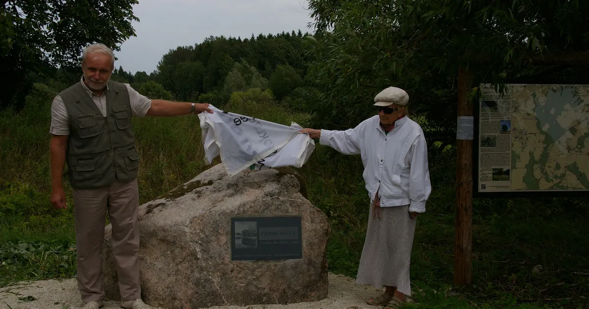 Elaniketa Järsi küla sai väärika juubeli puhul mälestuskivi