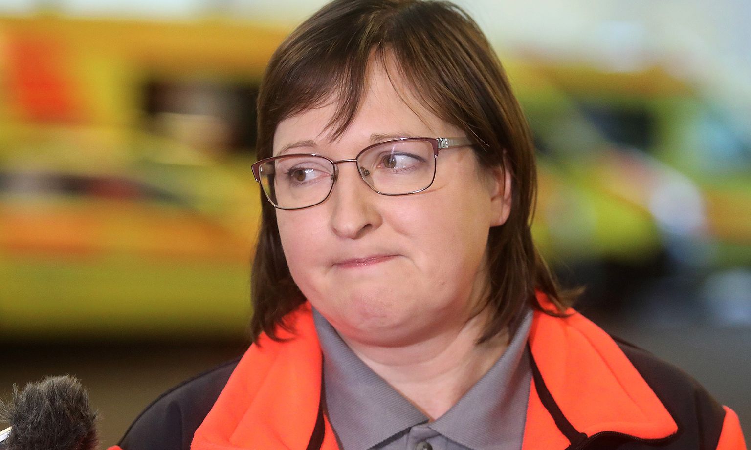 Visus pacientus ar aizdomām par jauno koronavīrusu nogādā Infektoloģijas centrā Rīgā