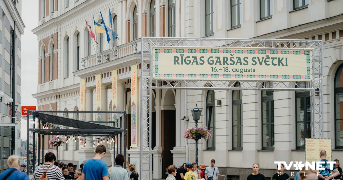 FOTO Rosība Rīgas centrā pirms galvaspilsētas dzimšanas dienas svinībām