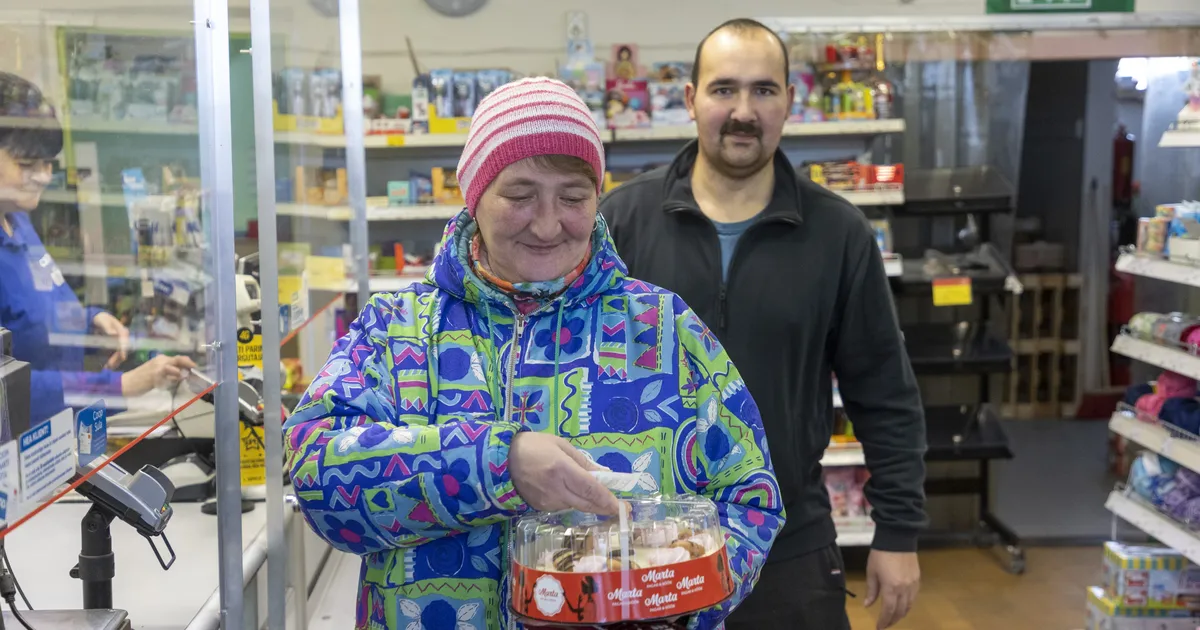 Esimesed hääletajad suundusid kohe poodi torti ostma