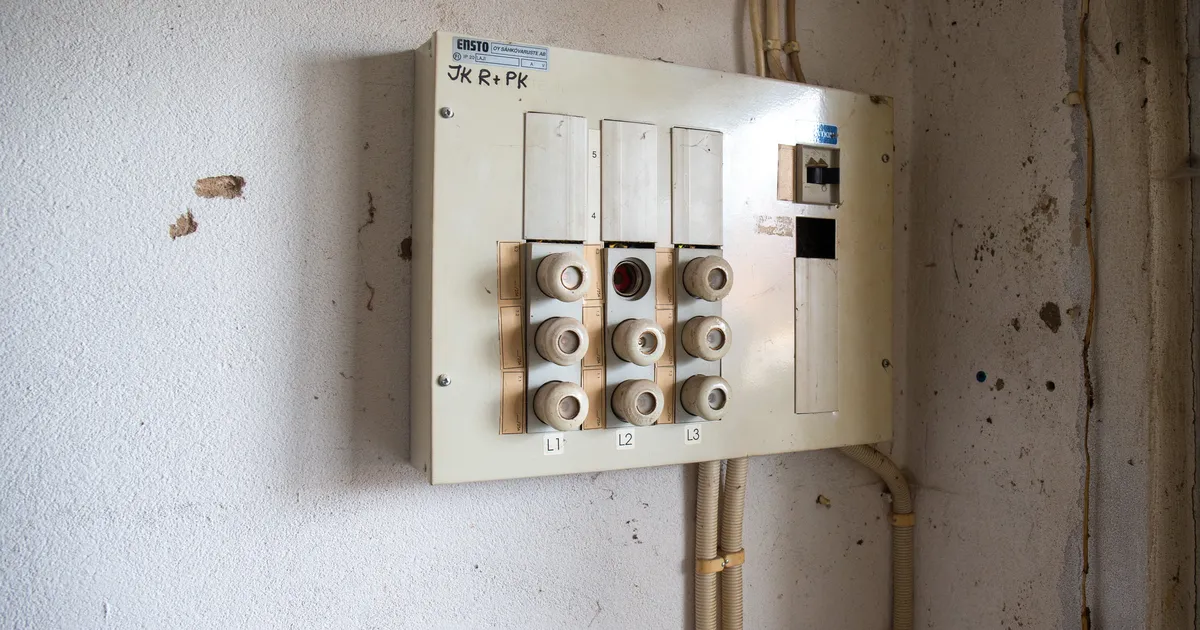 Suitsev kilp viis elektri