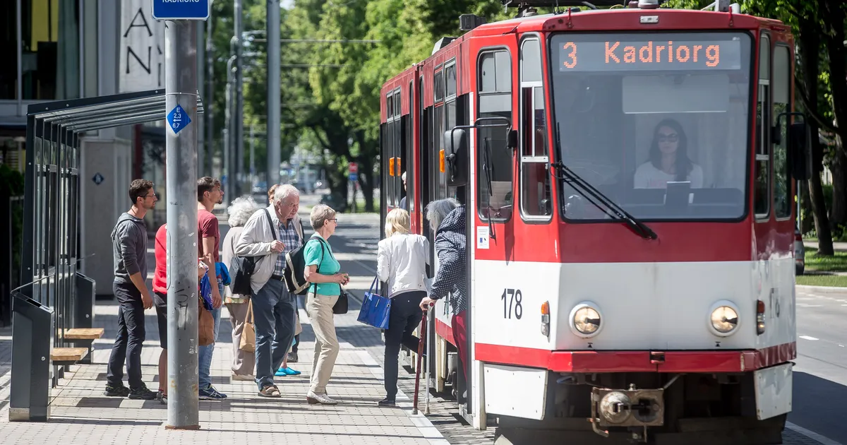 VIDEO «See on väga haruldane vaatepilt Tallinnas!» Trammi oodanud neiu ...