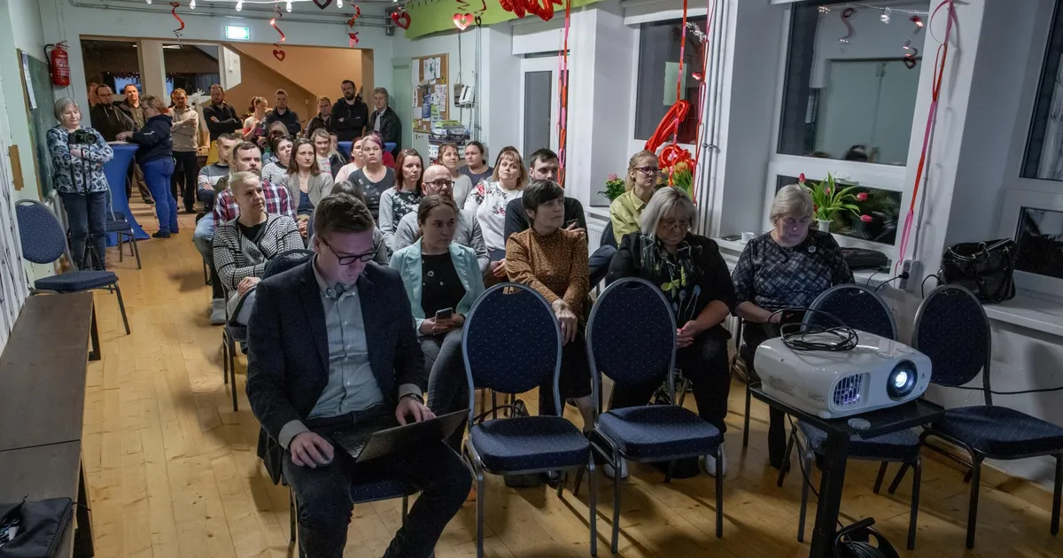 Lõpelased seati valiku ette: kas kool või kogukonnakeskus?