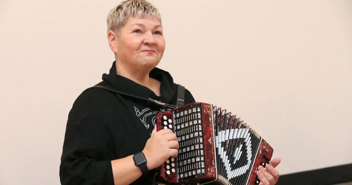 Tartu folgiklubis esineb rahvamuusik Piret Aus