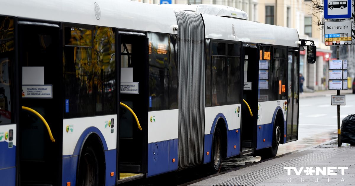 Rīgā 13. un 50. autobusa, kā arī 11. un 22. trolejbusa maršruta kustībā ...