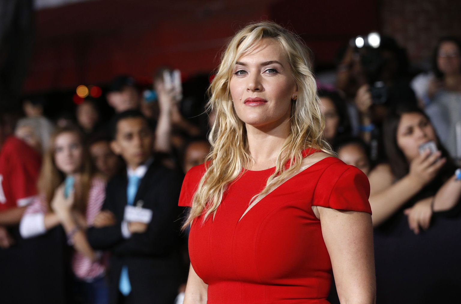 Maavärin üllatas Kate Winsleti kui ta pumpas rindadest piima