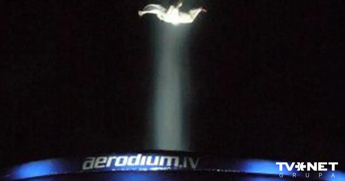 Lidojums "Aerodium" vertikālajā vēja tunelī Rīgā