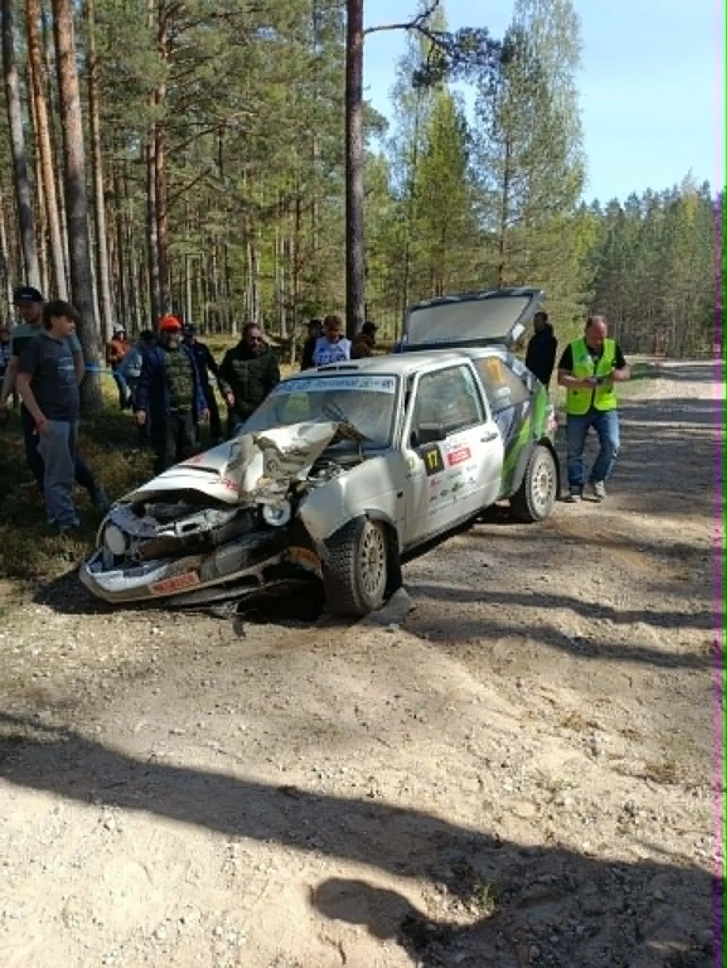 Lääne-Viru rallimehed tegid Saaremaal karmi avarii