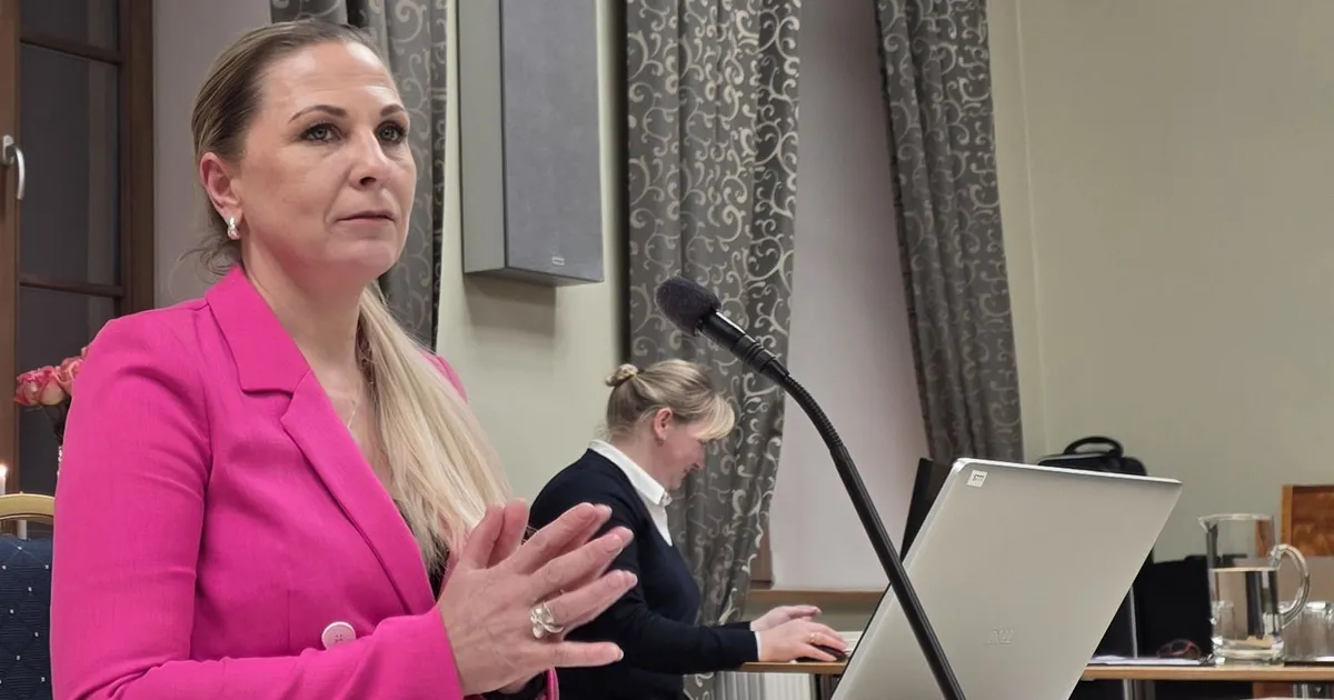 Jõhvi volikogu juhiks valitud Maris Toomel: "Kahe valla liitmine võtab ...
